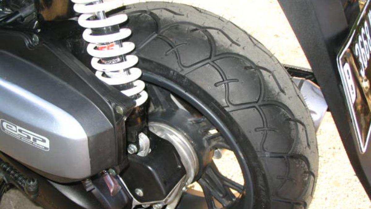 Dampak Penggunaan Ban Lebar pada Motor Matik - Otomotif Liputan6.com