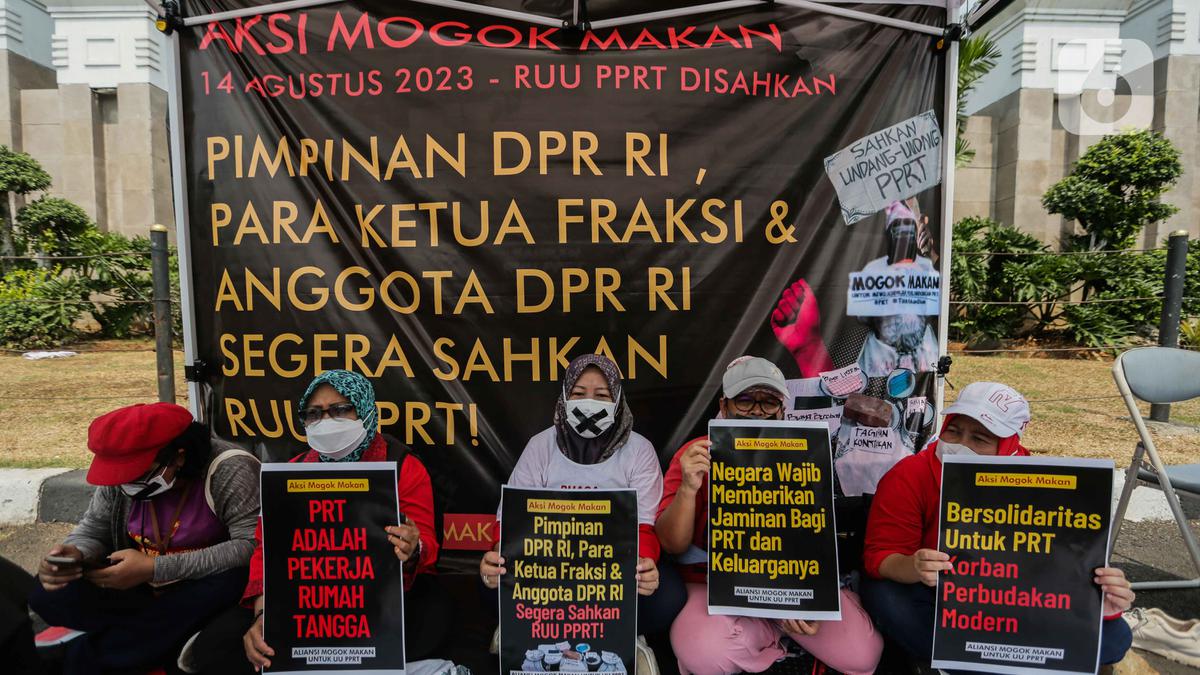 Desak Sahkan RUU PPRT, PRT Demo di Depan DPR - Foto Liputan6.com
