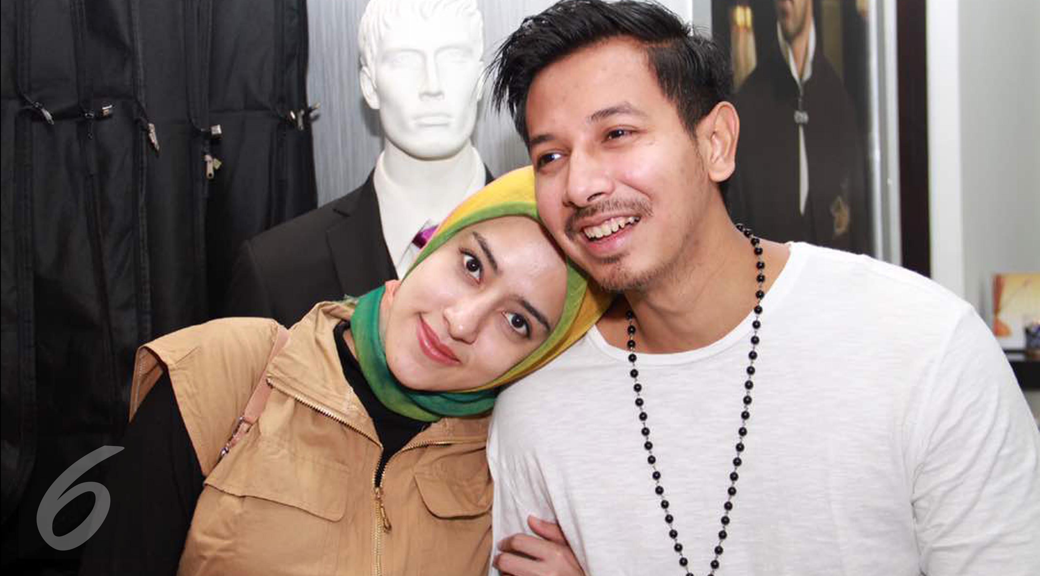 Fairuz A Rafiq Resmi Dinikahi Adik Elma Theana - ShowBiz Liputan6.com