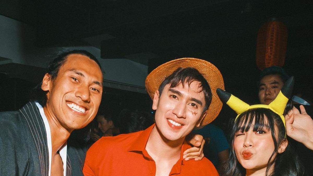 6 Potret Verrell dan Febby Rastanty Cosplay Anime, Gestur Rangkul Tuai ...