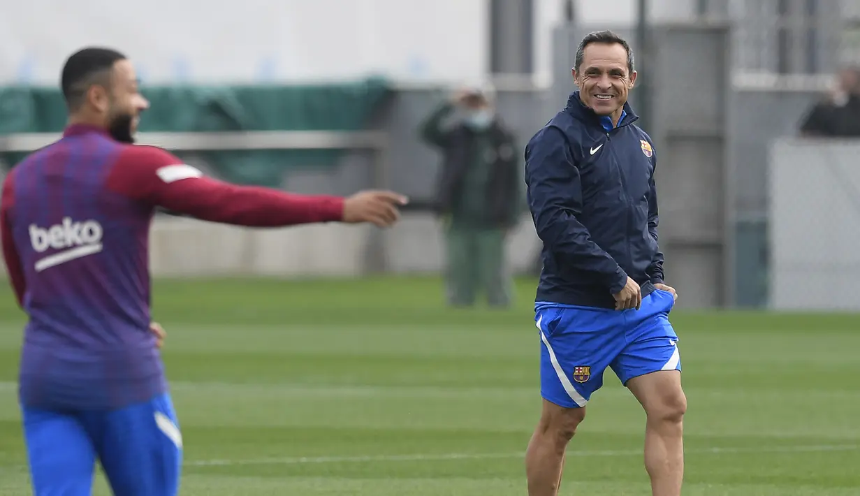 FOTO: Latihan Pertama Barcelona di Tangan Sergi Barjuan - Foto Liputan6.com
