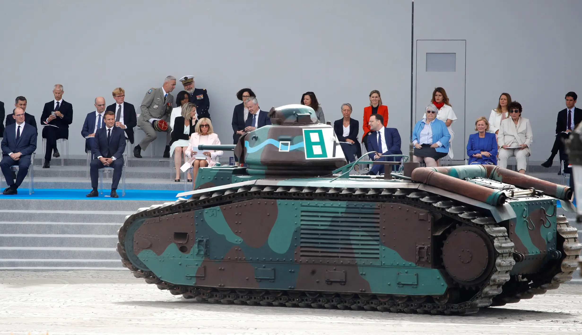 FOTO: Tank Perang Dunia II Ramaikan Parade Militer Bastille Day - Foto ...