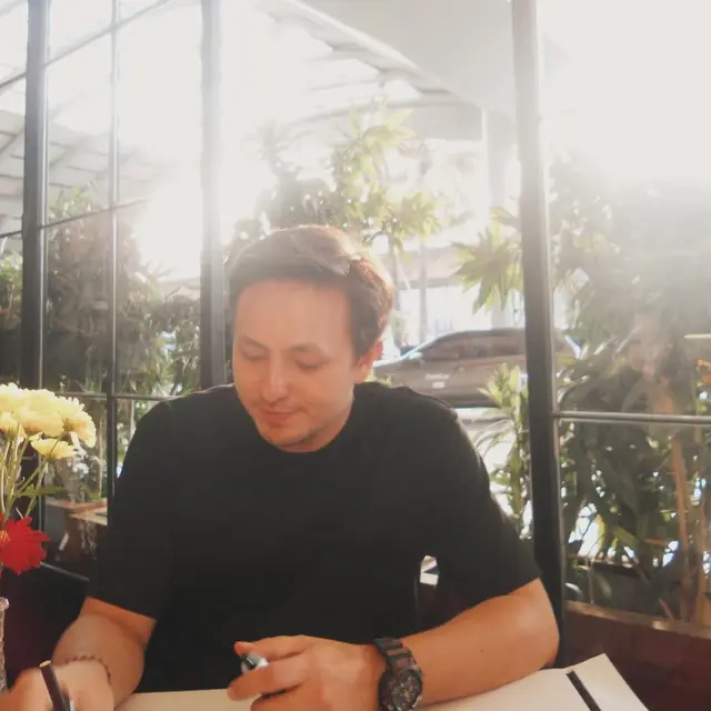 6 Potret Terbaru Dylan Carr, Pernah Alami Pendarahan Otak karena ...