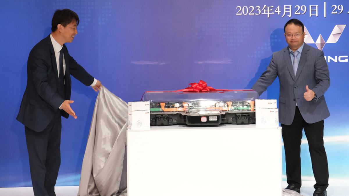 Beri Komitmen Nyata, Wuling Motors Produksi Baterai Kendaraan Listrik ...