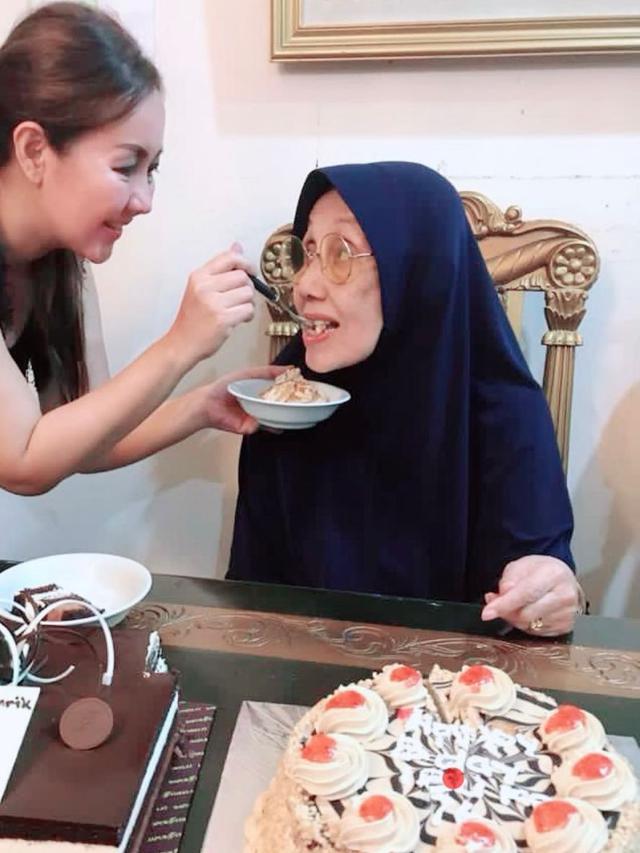 6 Potret Cahya Kamila Anak Nani Wijaya Masih Eksis, Ikuti Jejak Ibunda