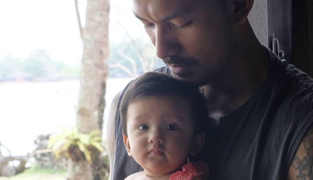 Rio Dewanto Ingin Boyong Anak Istri Pindah ke Bali - ShowBiz Liputan6.com