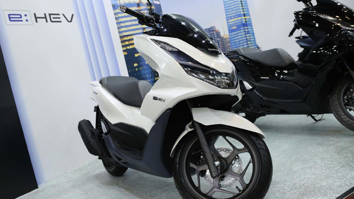 All-New Honda PCX e:HEV Ikut Meluncur, Apa Bedanya? - Berita Otosia.com
