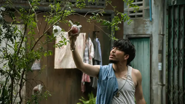 6 Tokoh Penting Film How To Make Millions Before Grandma Dies, Box ...