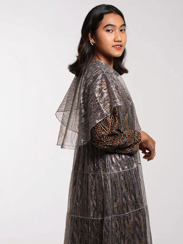 9 Desain Batik Brokat Glamour Dress Acara Resmi dan Spesial ...