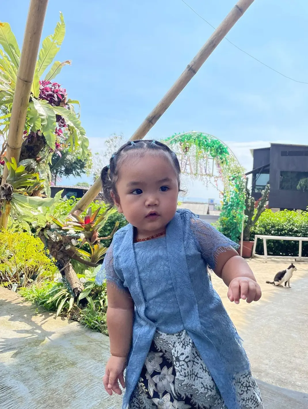 10 Potret Lucu dan Menggemaskan Xarena Anak Siti Badriah Pakai Kebaya ...