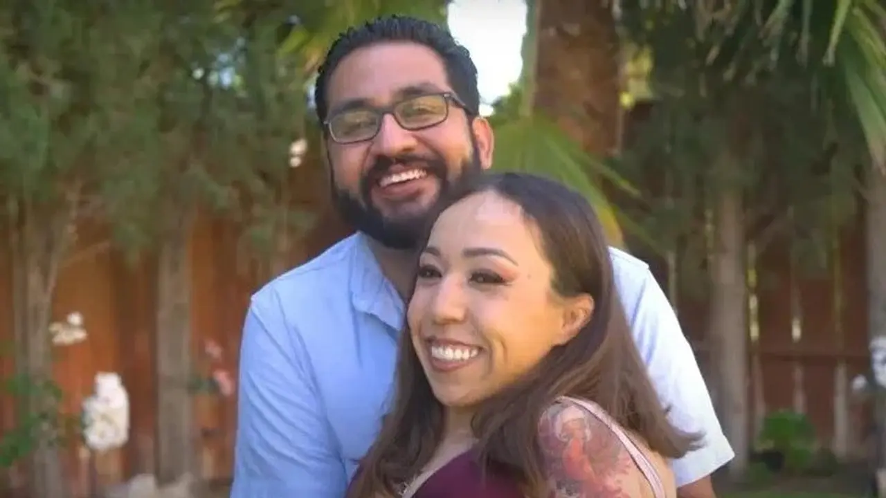 Kisah Cinta Wanita dengan Kondisi Dwarfisme, Ibu Mertua Sempat Skeptis - Hot Liputan6.com