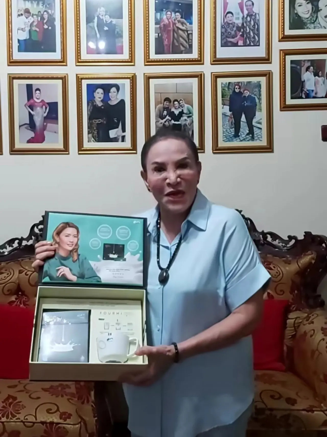 7 Potret Mpok Atiek Kini Jualan Es Cincau dan Idap Tumor Usus, Banjir Doa - Hot Liputan6.com