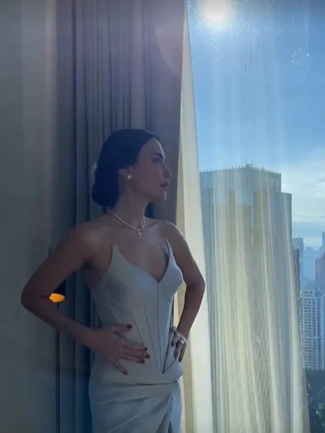 6 Potret Sophia Latjuba di Pernikahan Eva Celia, Tak Kalah Cantik dari ...