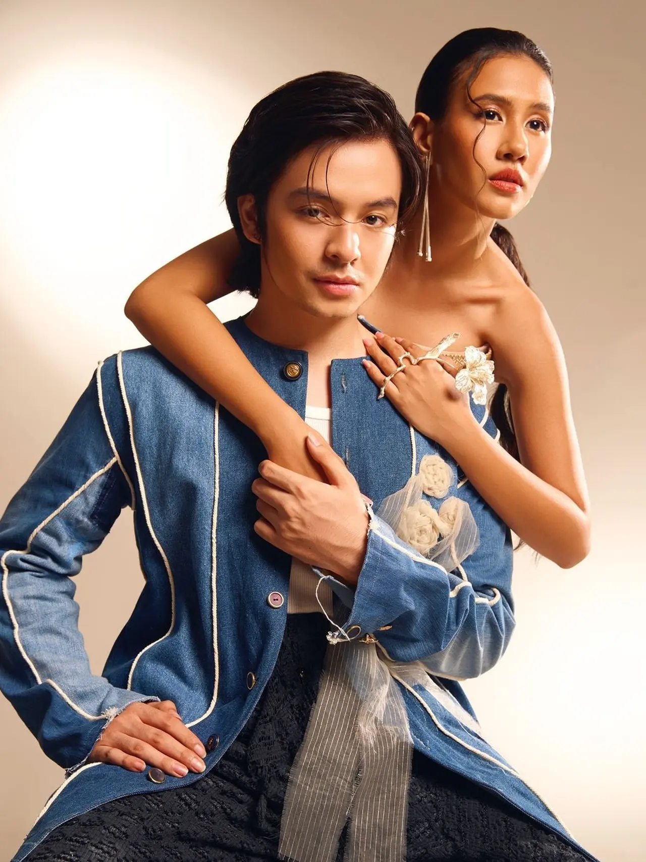 7 Potret Angga Yunanda dan Shenina Cinnamon Pacaran Sambil Kerja, Bak ...