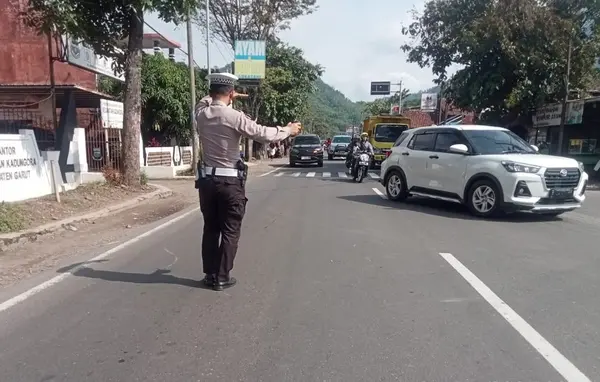 Plastik Terbuat dari Apa: Mengenal Bahan Dasar dan Proses Pembuatannya ...