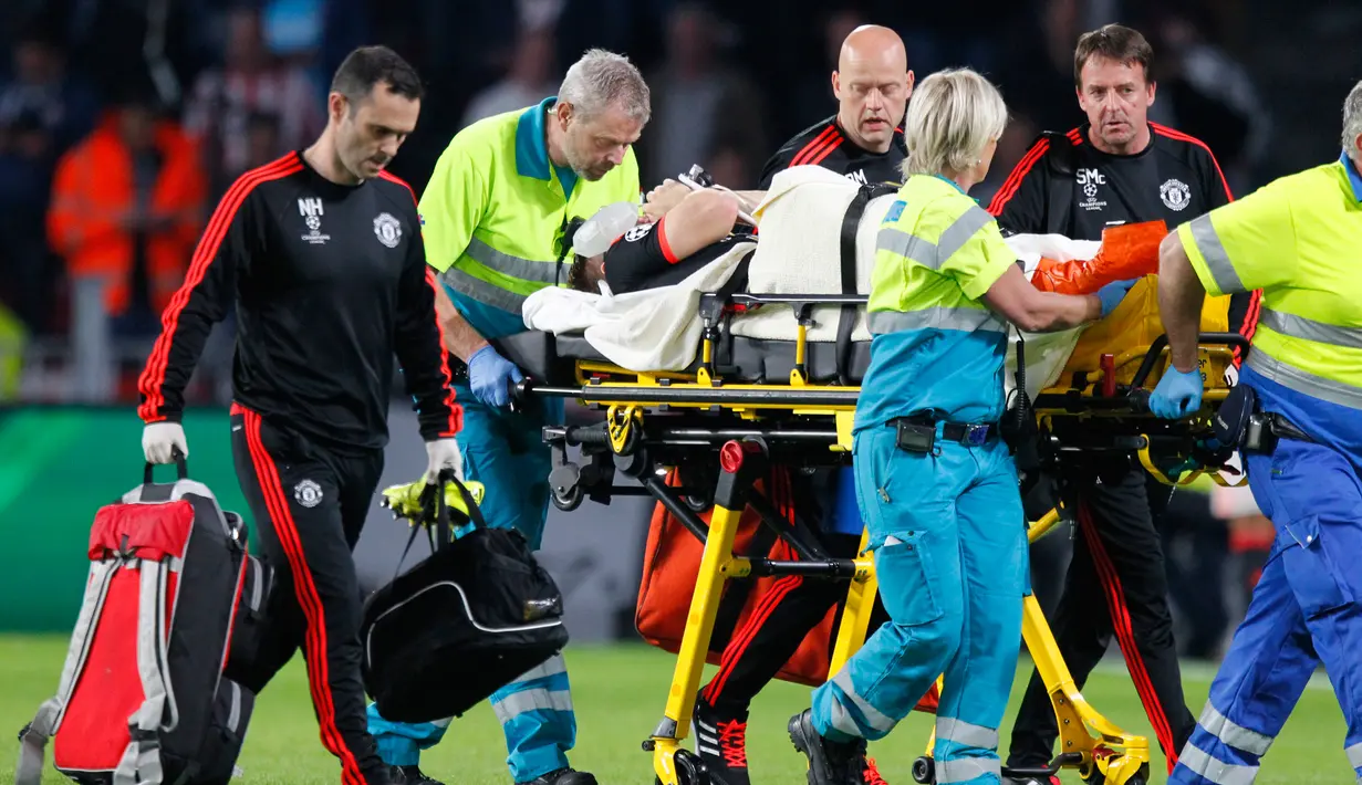 Momen Tekel Brutal Moreno Patahkan Kaki Luke Shaw - Foto Liputan6.com