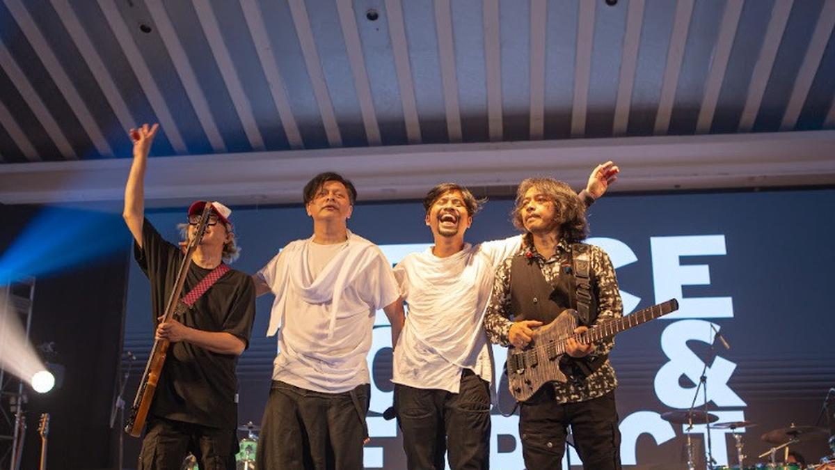 Band GIGI Ajak Penonton Bernostalgia di Konser Free Your Soul Concert ...
