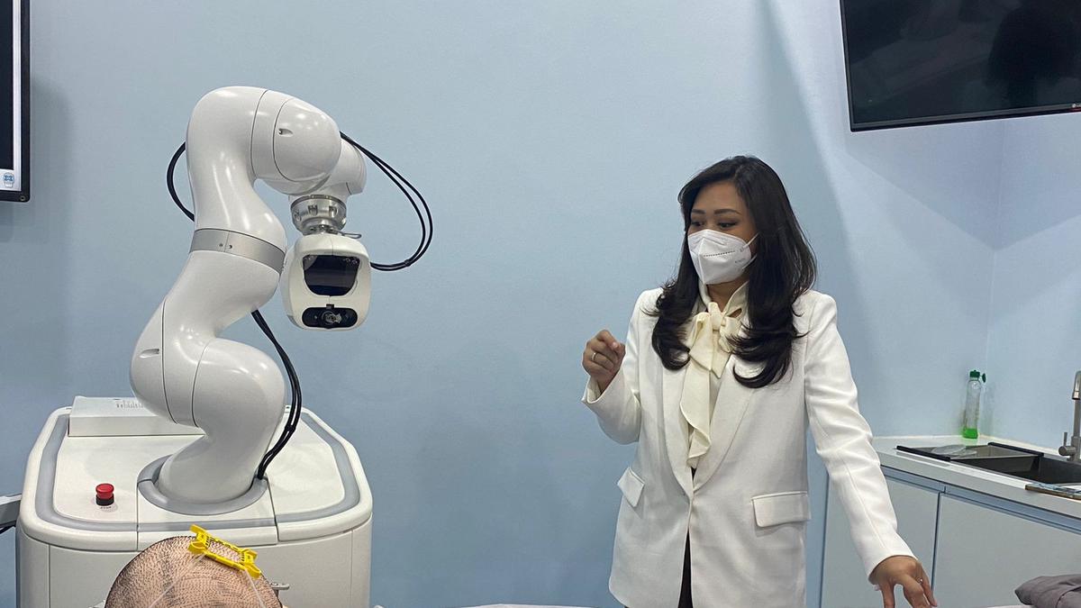 Robotic Hair Transplant, Cara Atasi Kebotakan dan Penipisan Rambut ...