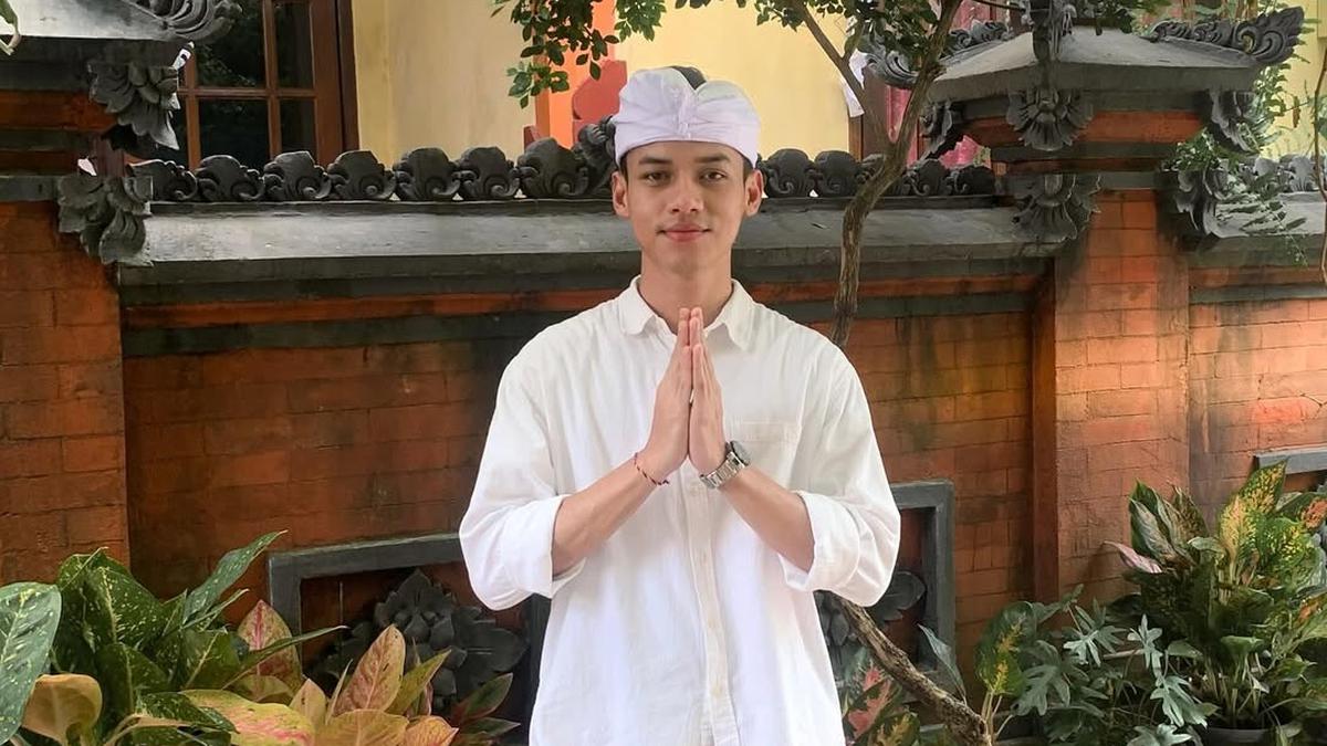 Profil Adzando Davema, Penyanyi Religi Viral yang Cetak Box Office ...