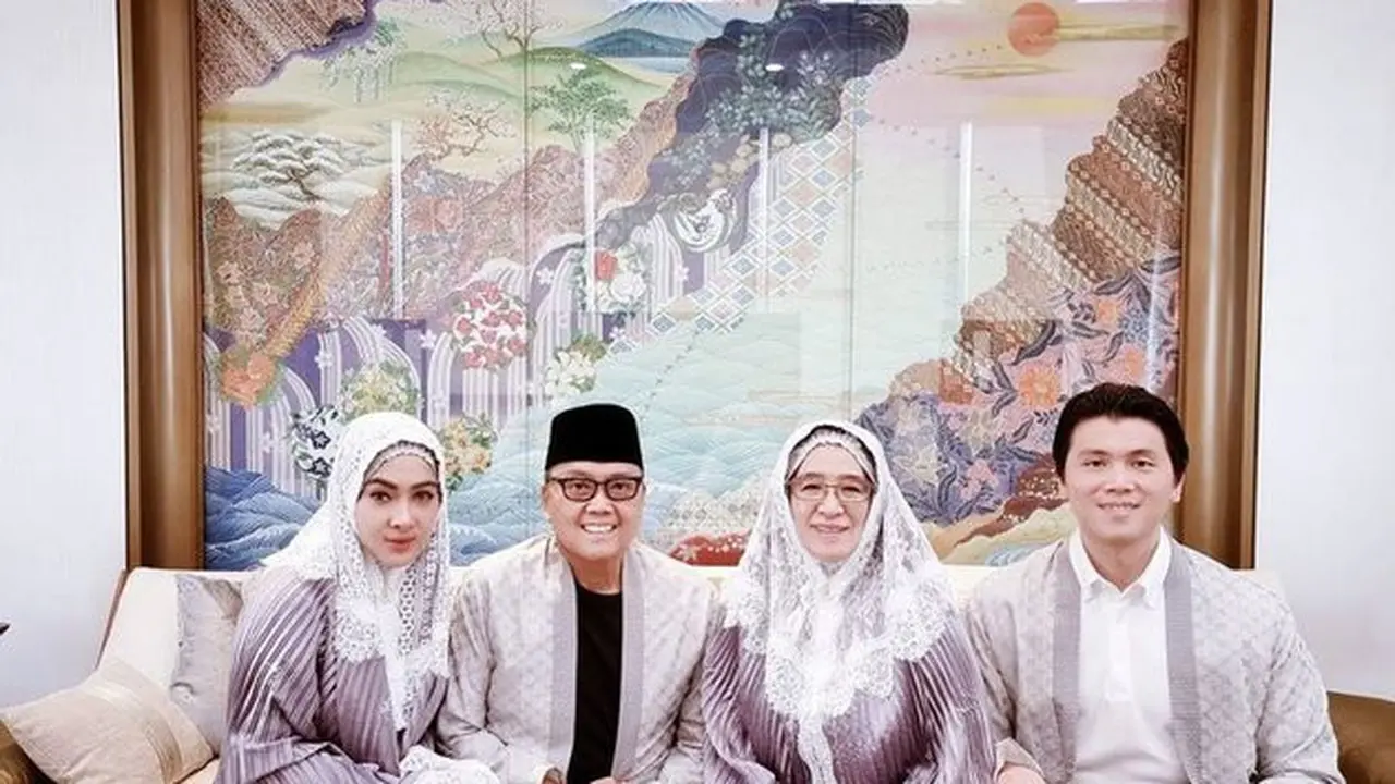6 Potret Akrab Syahrini dan Ibu Mertua di Jepang, Sempat Dikabarkan Tak Akur - Hot Liputan6.com