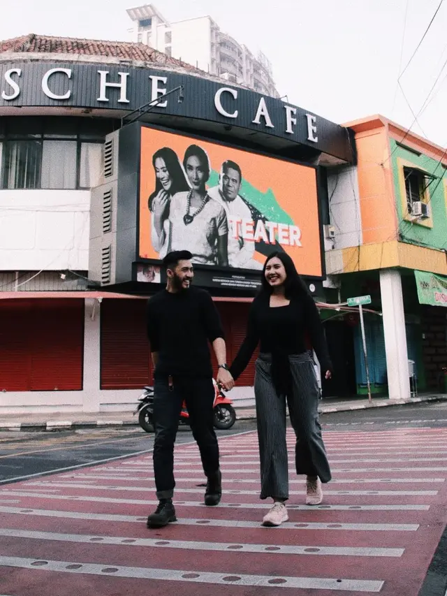Kisah Cintanya Pernah Viral, Ini 6 Potret Aditya Prayoga dan Kekasih Baru