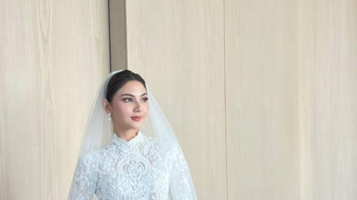 Jalani Pemberkatan Nikah, Jessica Mila Takjubkan Publik dengan Gaun Putih Pernikahannya ...