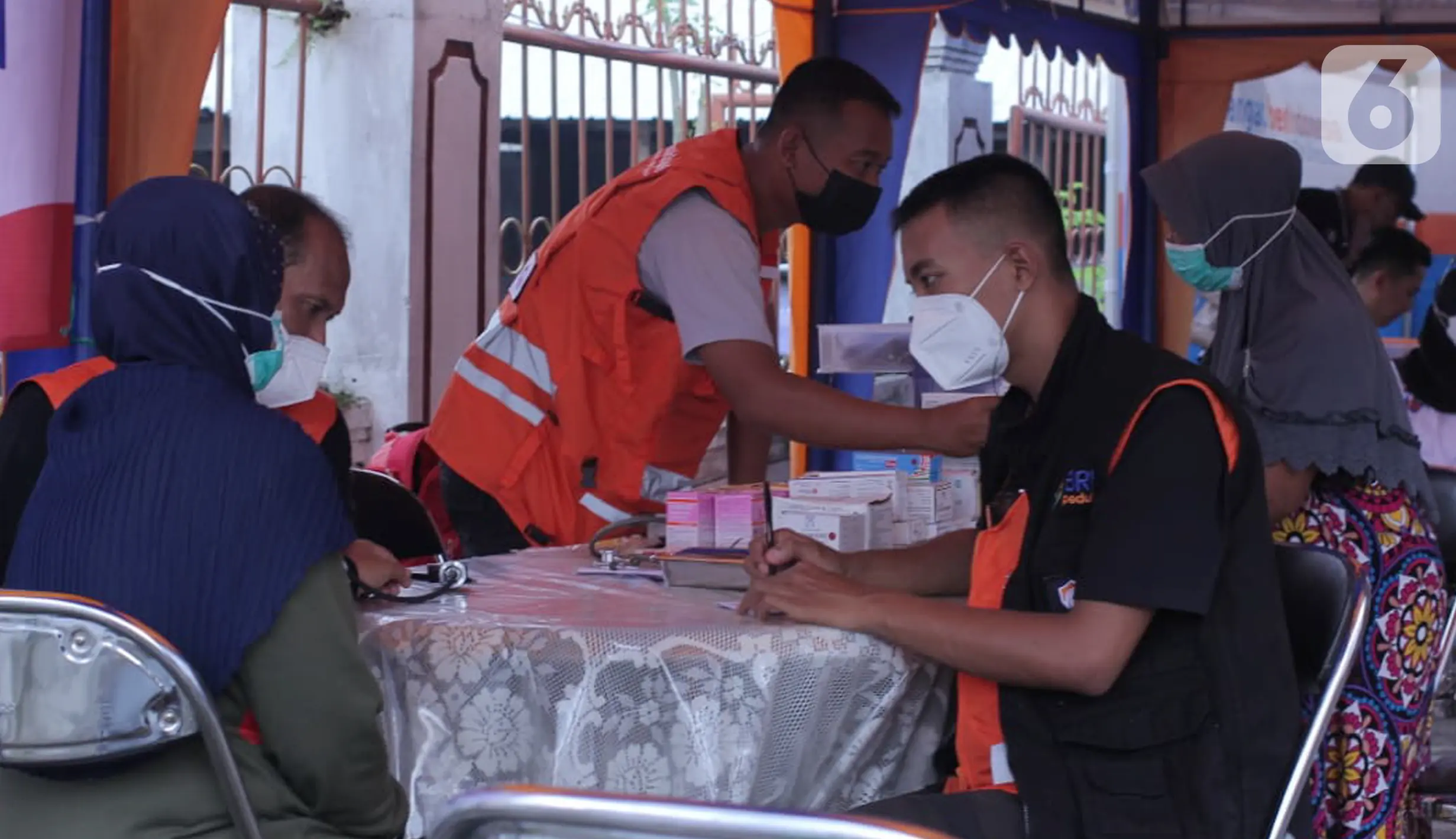 FOTO: Posko Kesehatan BRI Peduli Bantu Warga Terdampak Erupsi - Foto ...