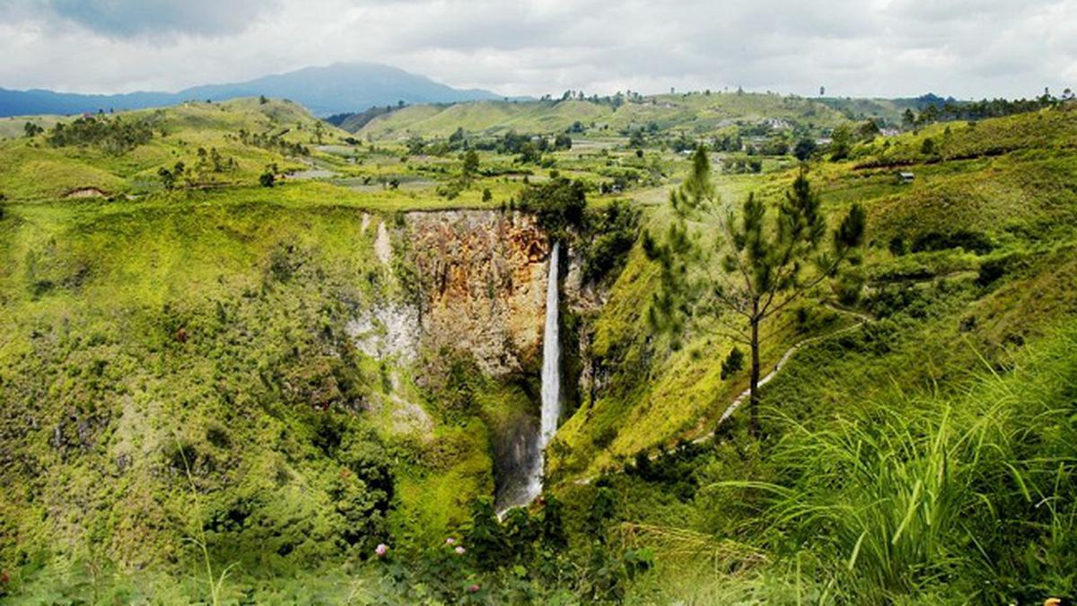 Menikmati Keindahan Air Terjun Sipiso-piso Sumut, Bisa Lihat Danau Toba ...