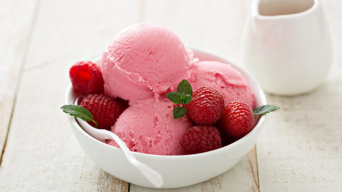 Resep Es Krim Yoghurt Strawberry yang Lembut dan Praktis