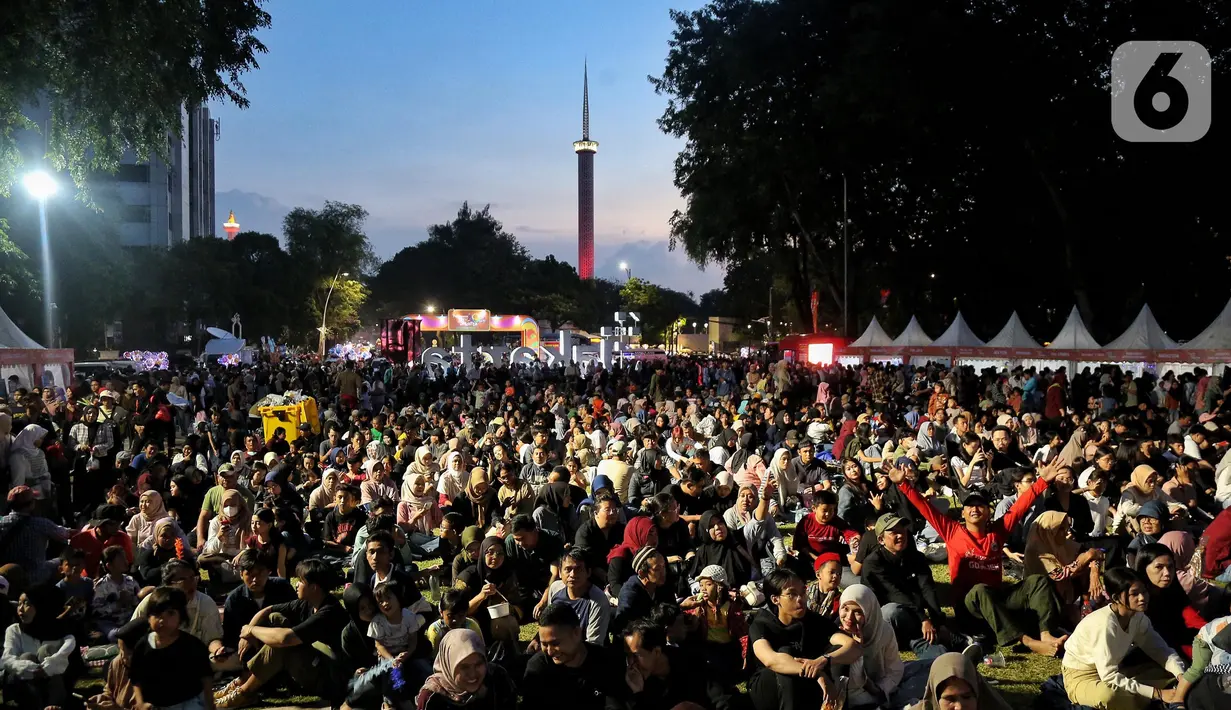 Hadiri Malam Puncak HUT ke-498 Kota Jakarta, Ribuan Warga Padati Area ...