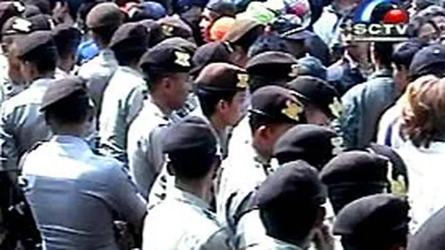 Demonstrasi Karyawan Dirgantara Sempat Tegang - News Liputan6.com