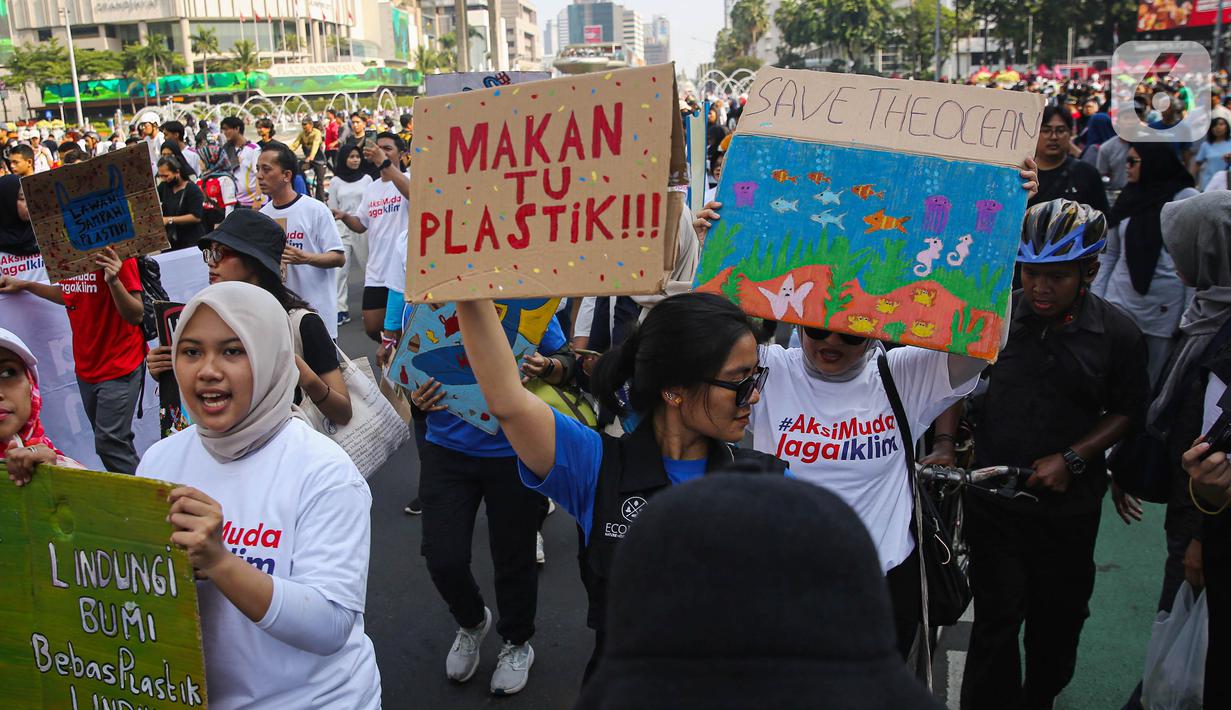 Plastik Gak Asik, Paus dan Ular Raksasa Sambangi Kawasan Bundaran HI ...