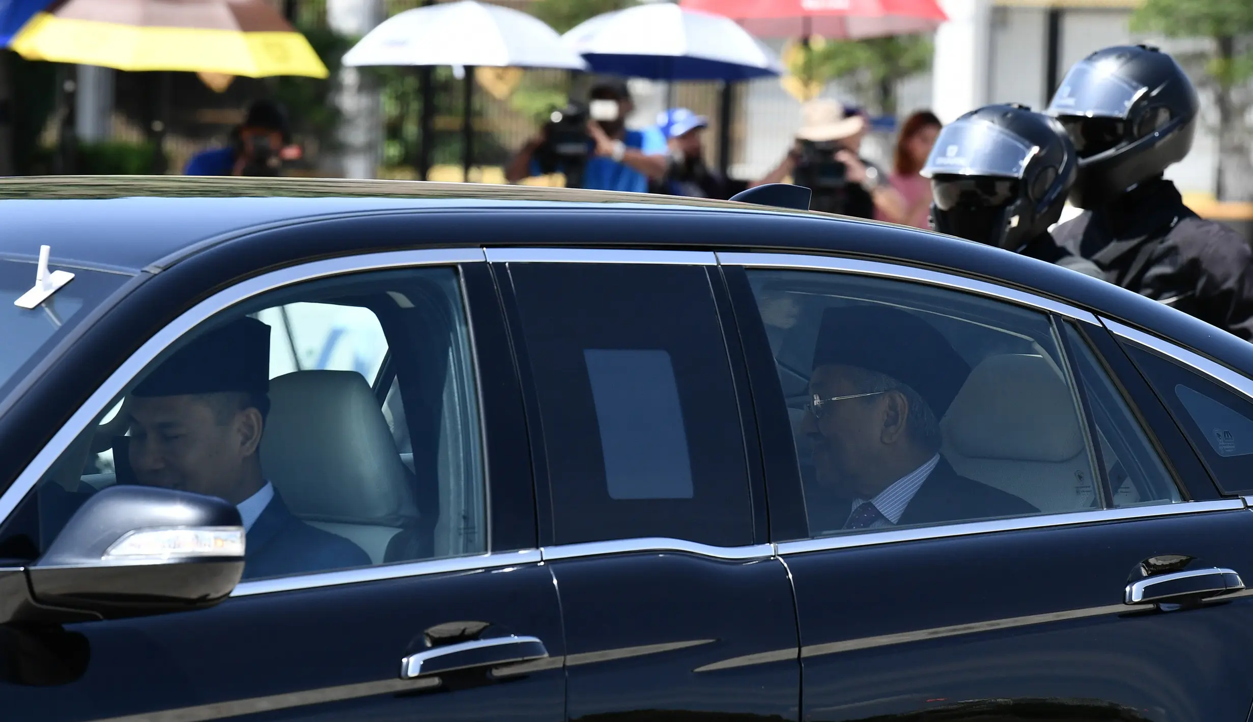 FOTO: Mahathir Menghadap Raja Malaysia di Istana - Foto Liputan6.com