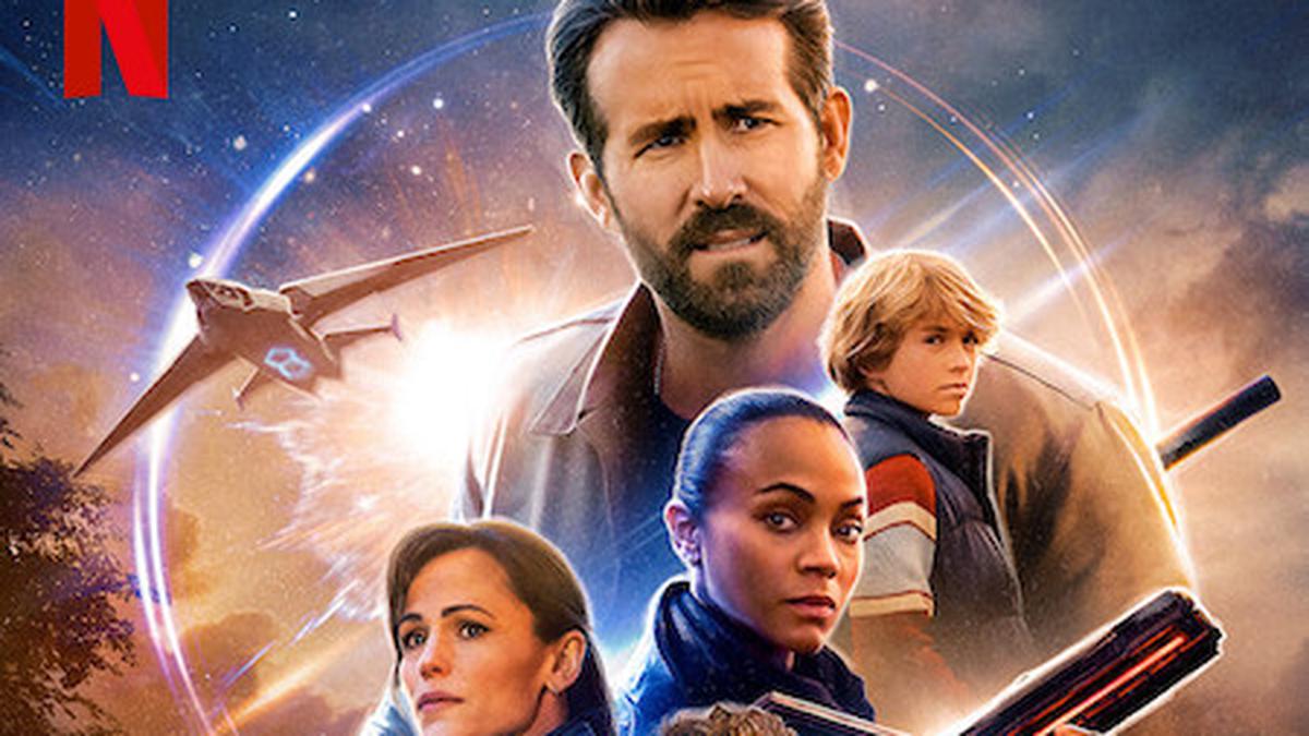 Sinopsis dan Review The Adam Project: Mesin Waktu, Spaceship, dan ...