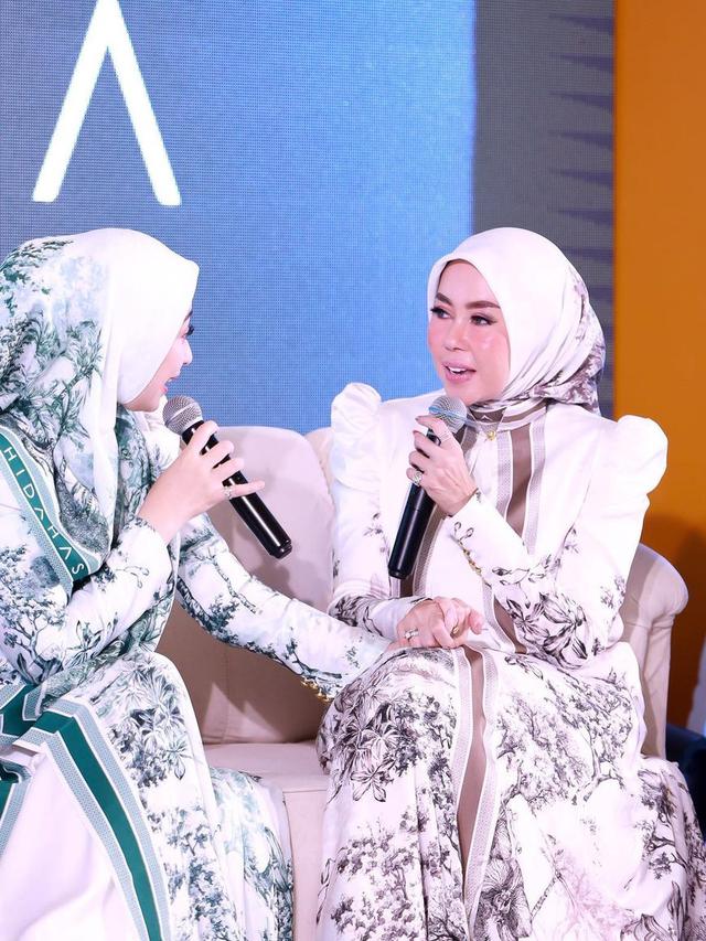 Desainer Hida Hasan Pamer Koleksi Kembali Ke Banua, Dapat Pesan Khusus dari Anissa Trihapsari ...