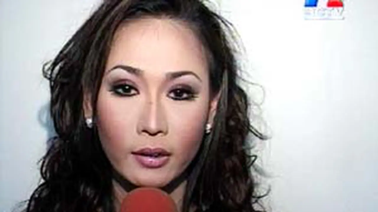 2004, Inul Tak Akan Ngoyo - ShowBiz Liputan6.com