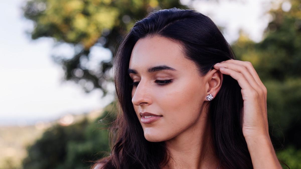7 Model Anting Emas untuk Orang Tua yang Sedang Tren, Simpel Tapi Bikin ...