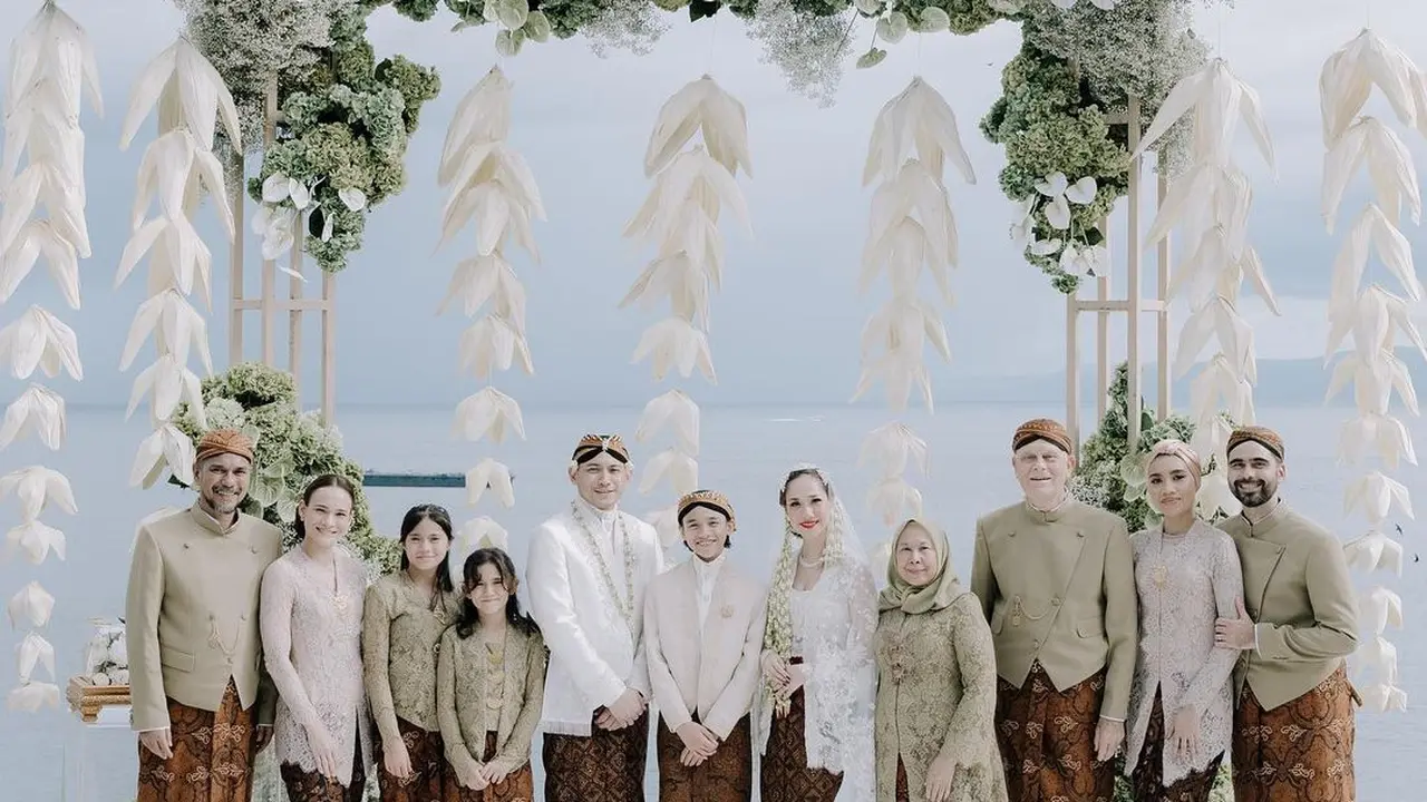 6 Potret Noah Sinclair di Pernikahan BCL dan Tiko Aryawardhana, Peluk Erat Ibunda Setelah Akad ...