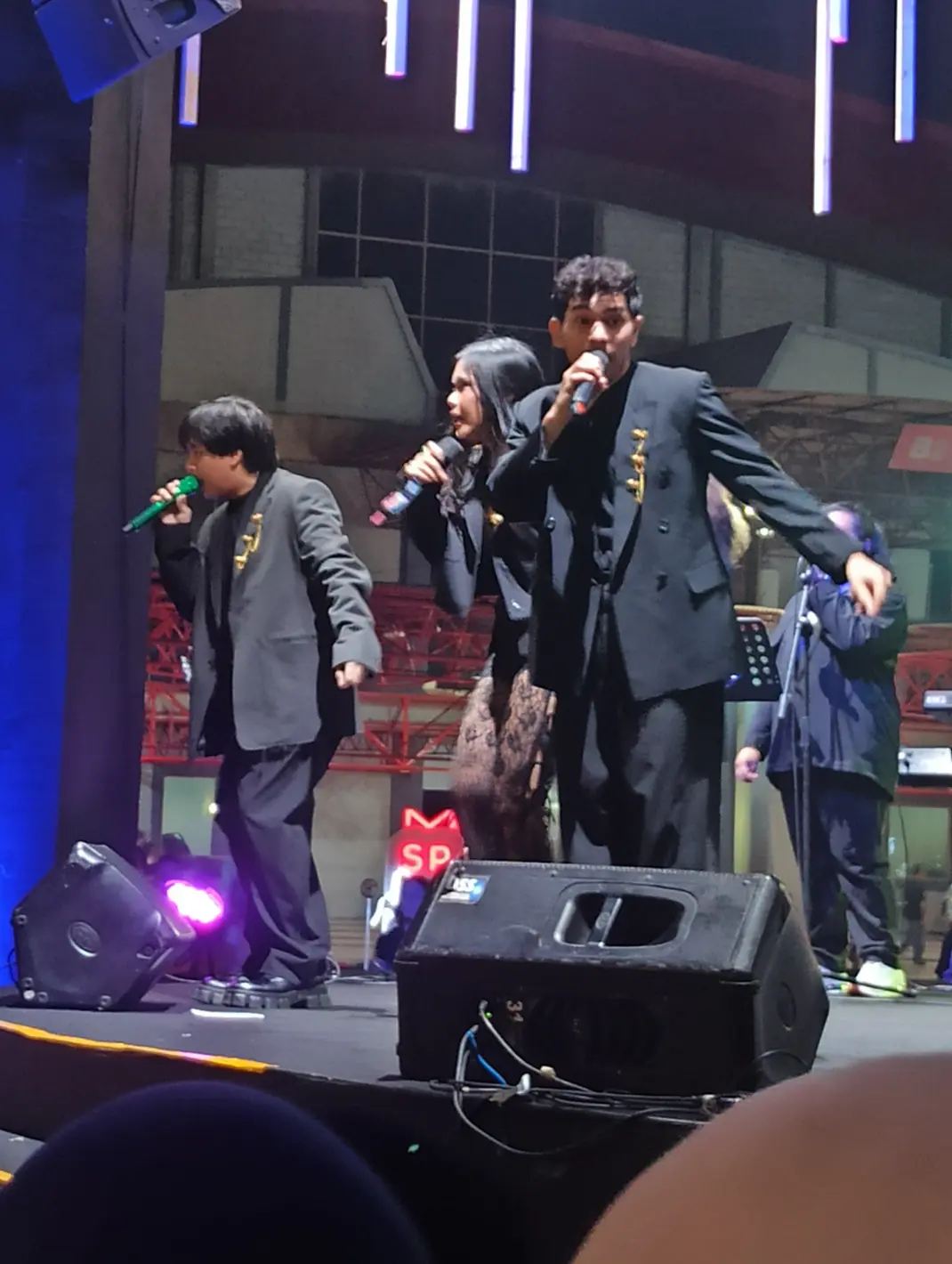 Keseruan KIM Arsy Widianto, Rachel Rae, dan Gusty Pratama di Panggung ...