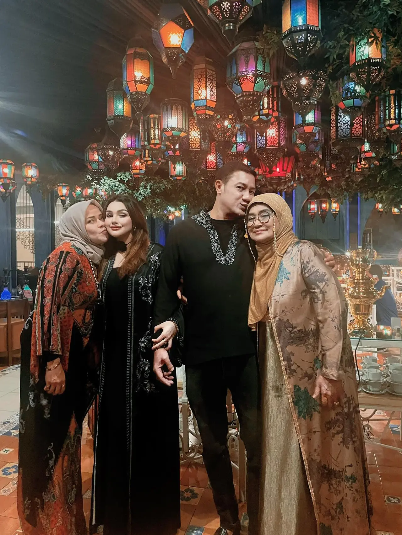 7 Potret Nurah Syahfirah dan Teuku Rafly Rayakan 11 Tahun Pernikahan Bersama Keluarga - Hot ...