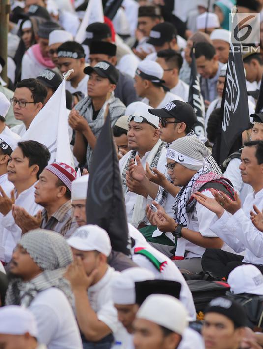 FOTO: Aksi Reuni 212 Penuhi Kawasan Monas - Foto Liputan6.com