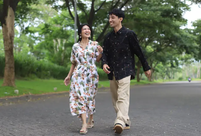 Gaya Bobby Kertanegara Pakai Kemeja Batik Koleksi Didit Hediprasetyo ...