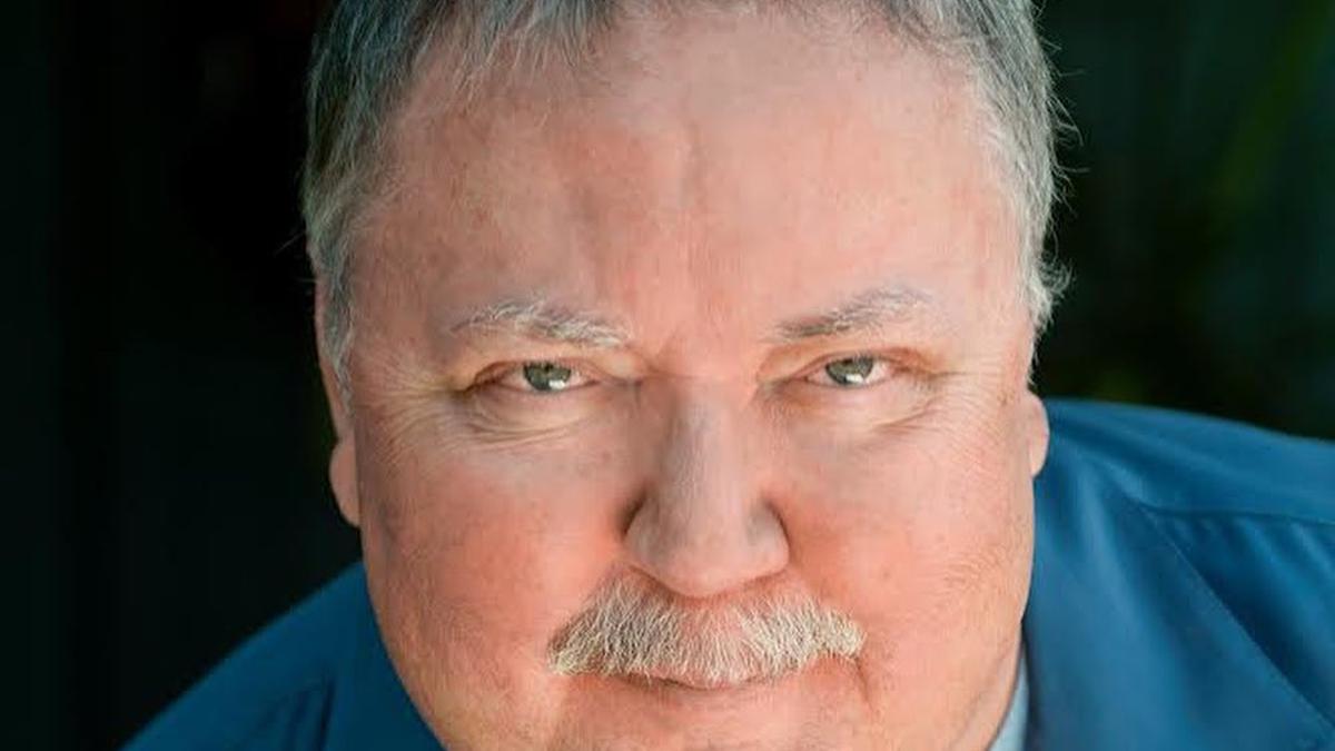 Bintang Serial Friends Mike Hagerty Meninggal Dunia, Semasa Hidup ...