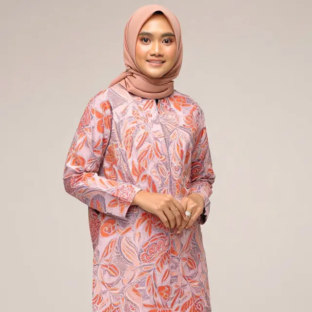 8 Model Baju Batik Motif Bunga Terbaru 2025, Ini Desain yang Cocok ...