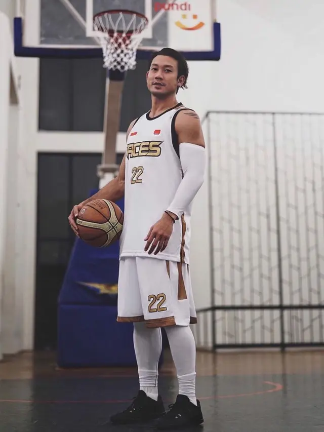 Sekilas Profil Denny Sumargo: Karier, Asmara, dan Perjalanan Bangun ...