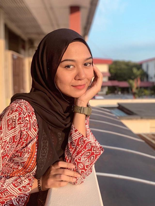 6 Potret Zulaikha Zulkifle, Guru yang Viral Dapat 15 Surat Cinta dari ...