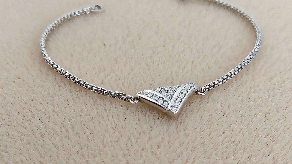 8 Model Gelang Tangan Perak Wanita Terfavorit untuk Tampilan Kasual ...