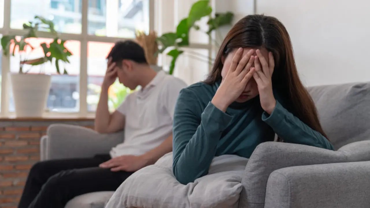 7 Tanda Pasangan Tak Lagi Cinta, Ada Perempuan Lain di Hatinya