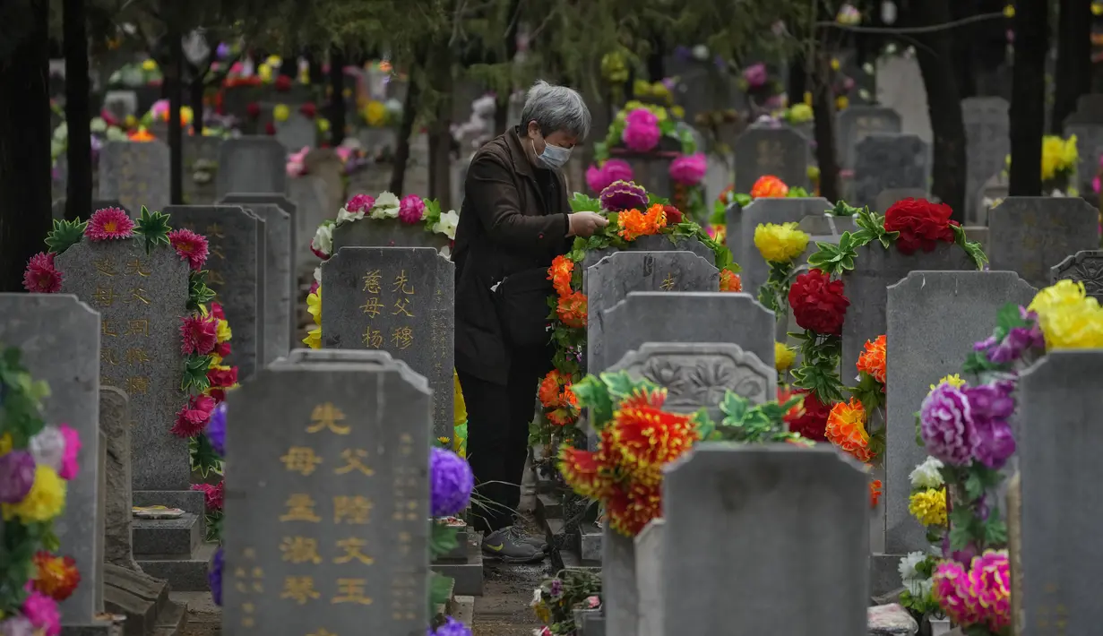 Warga China Ramai-Ramai Kunjungi Makam Leluhur Selama Festival Qingming ...