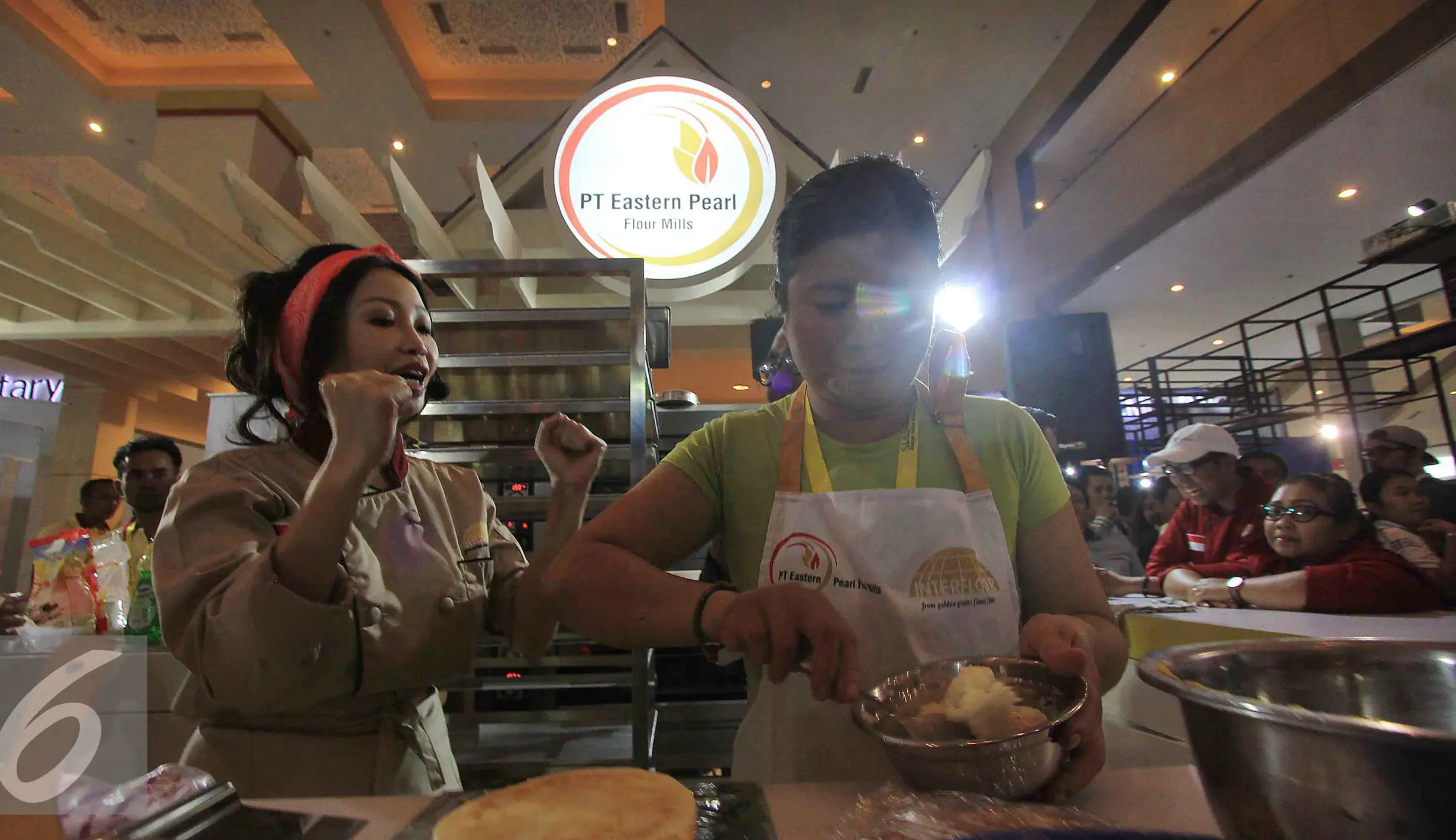 Chef Marinka Ajak Pengunjung Buat Kue di SIAL INTERFOOD 2016 - Foto ...